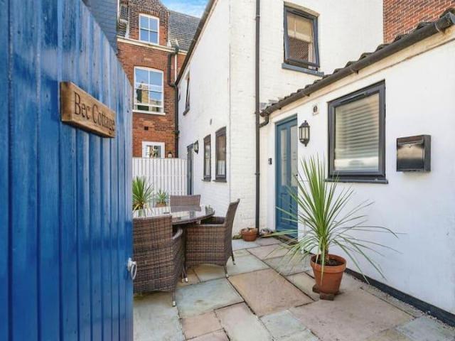 2 bedroom semi detached house to rent