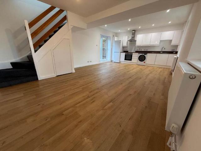 2 bedroom semi detached house to rent