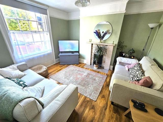 2 bedroom semi detached house to rent