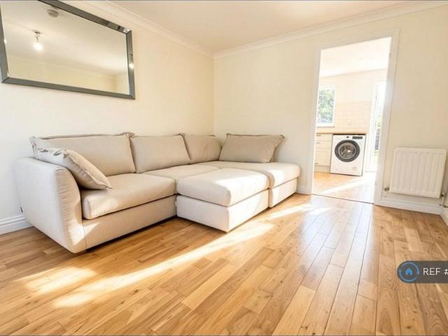 2 bedroom semi detached house to rent