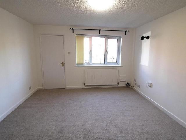 2 bedroom semi detached house to rent
