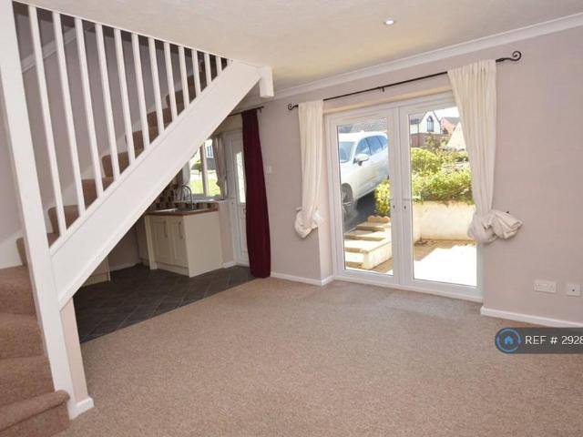 2 bedroom semi detached house to rent