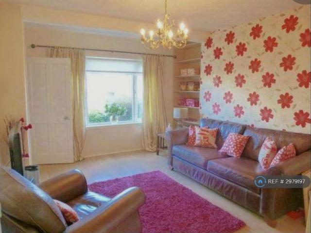 2 bedroom semi detached house to rent