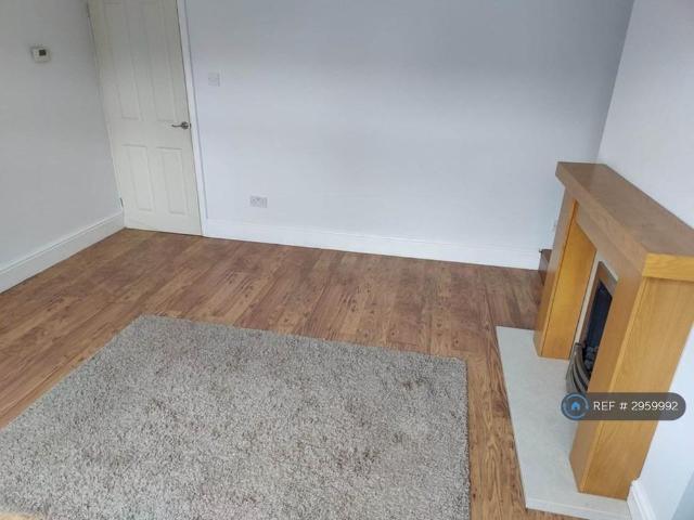 2 bedroom semi detached house to rent