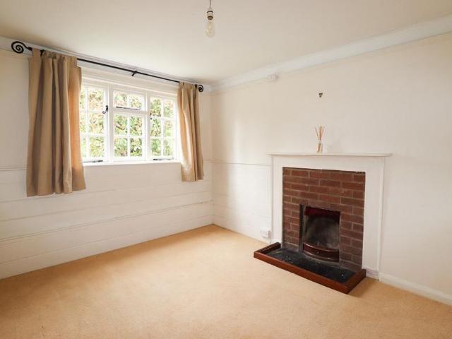 2 bedroom semi detached house to rent