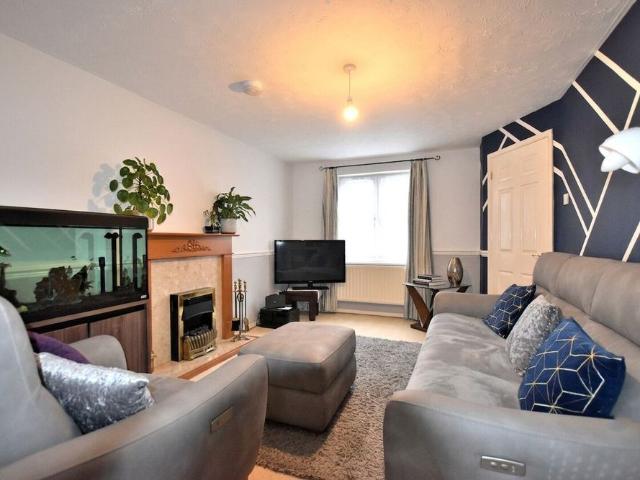 2 Bedroom Semi Detached House To Rent