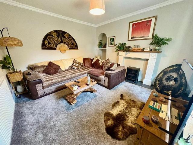2 bedroom semi detached house to rent
