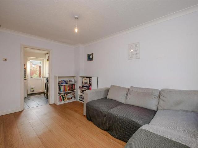 2 bedroom semi detached house to rent