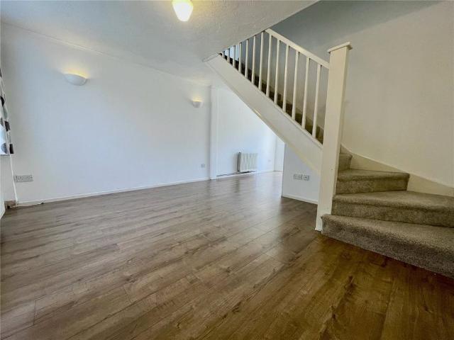 2 bedroom semi detached house to rent