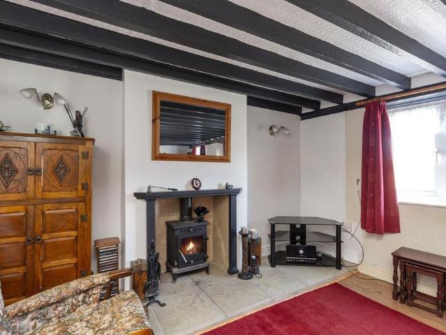 2 bedroom semi detached house to rent
