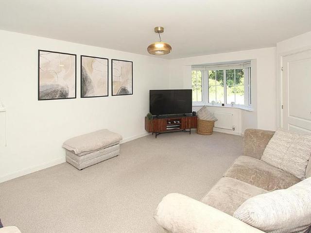 2 bedroom semi detached house to rent