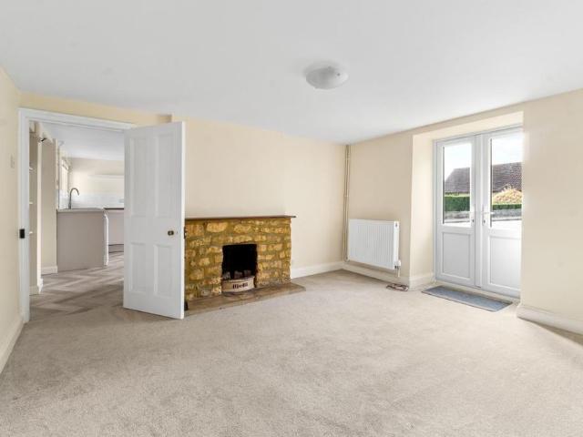 2 bedroom semi detached house to rent