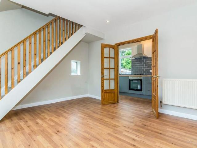2 bedroom semi detached house to rent