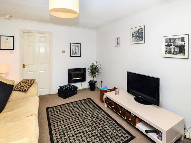 2 bedroom semi detached house to rent