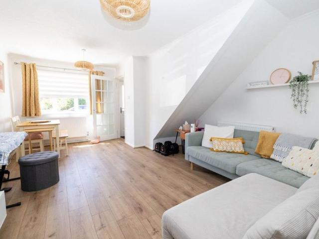 2 bedroom semi detached house to rent