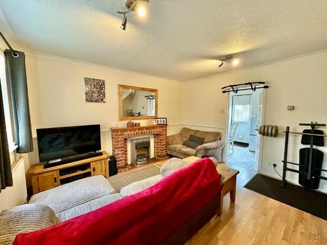2 bedroom semi detached house to rent