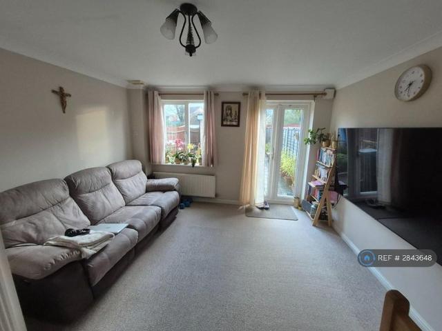 2 bedroom semi detached house to rent