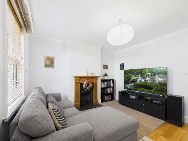 2 bedroom semi detached house to rent