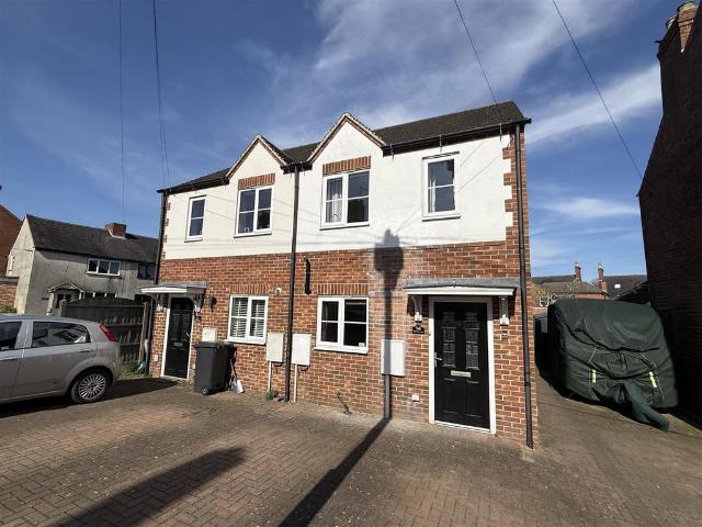 2 bedroom semi detached house to rent