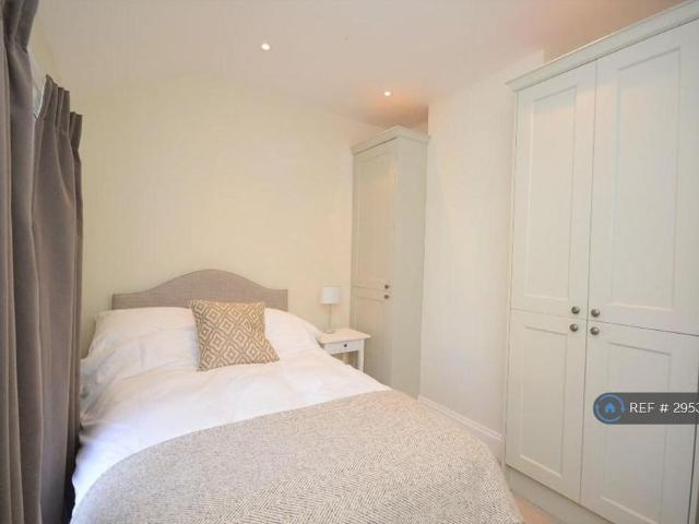 2 bedroom semi detached house to rent