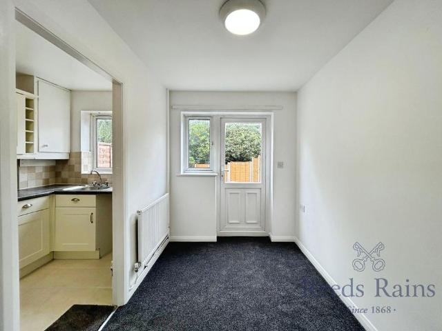 2 bedroom semi detached house to rent