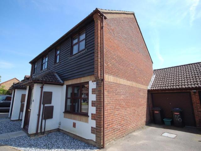2 bedroom semi detached house to rent