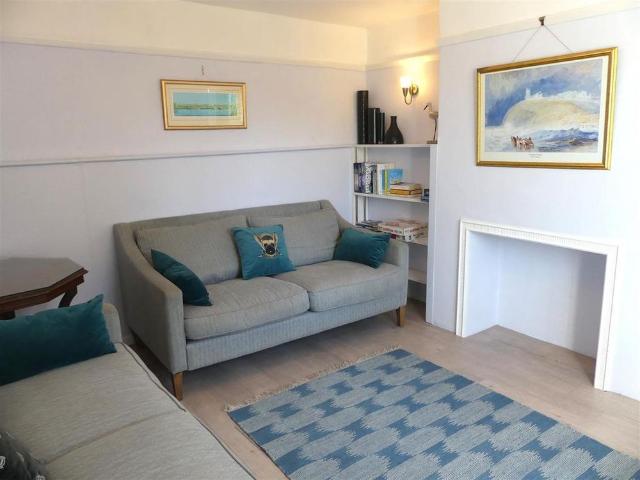 2 bedroom semi detached house to rent