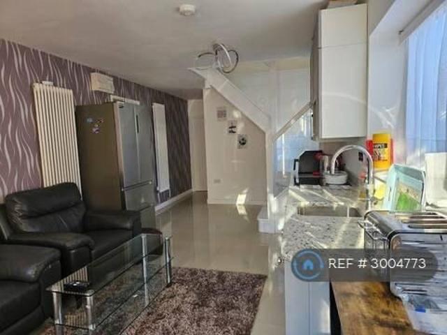 2 bedroom semi detached house to rent