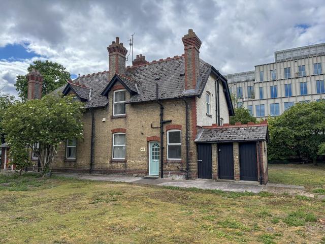 2 bedroom semi detached house to rent