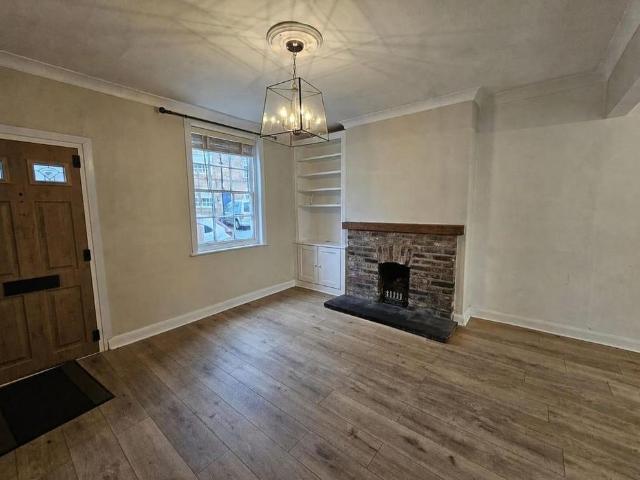 2 bedroom semi detached house to rent