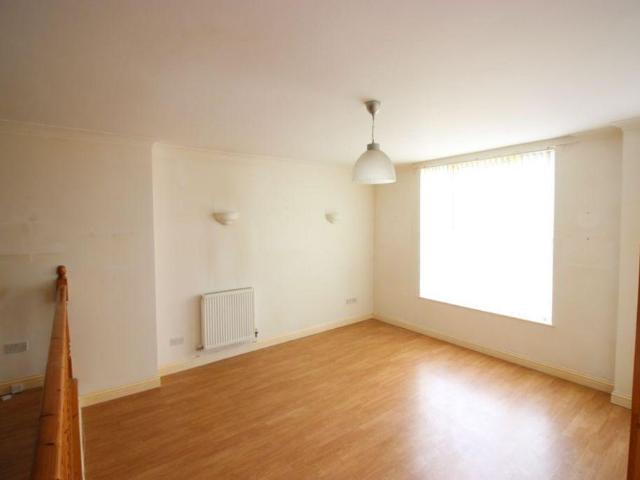 2 bedroom semi detached house to rent