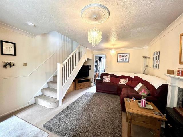 2 bedroom semi detached house to rent