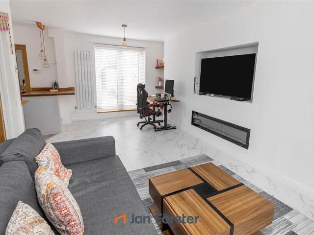 2 bedroom semi detached house to rent
