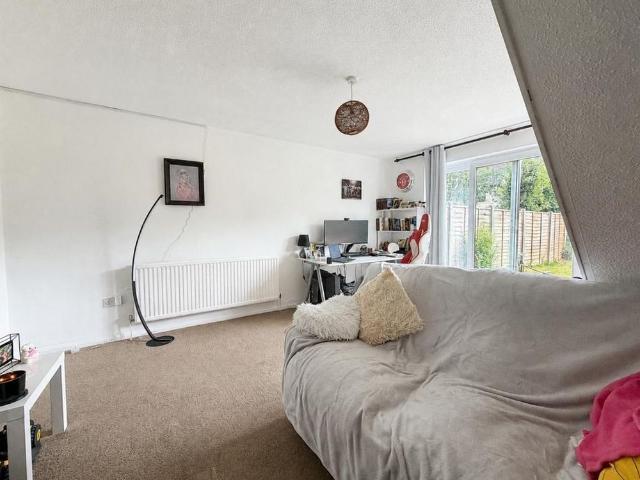 2 bedroom semi detached house to rent