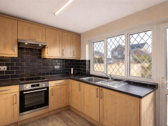 2 bedroom semi detached house to rent