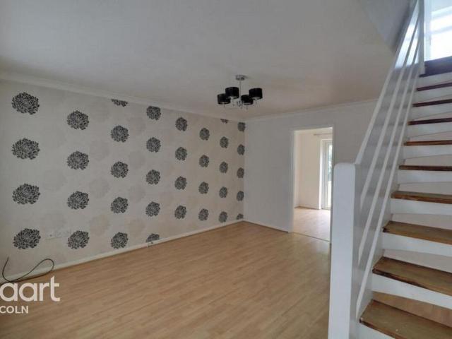 2 bedroom semi detached house to rent