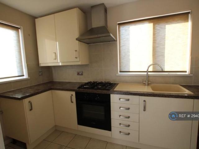 2 bedroom semi detached house to rent