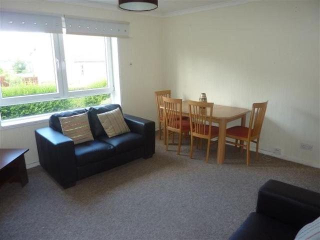 2 bedroom semi detached house to rent