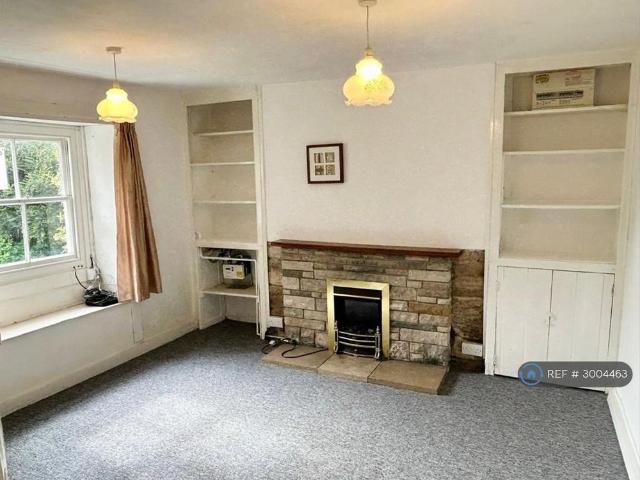 2 bedroom semi detached house to rent
