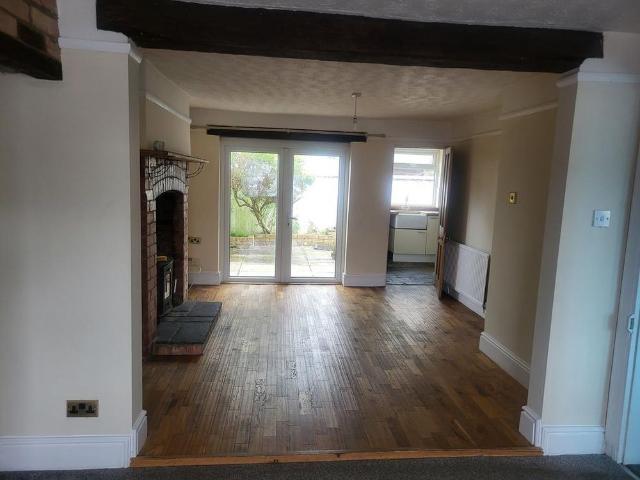 2 bedroom semi detached house to rent