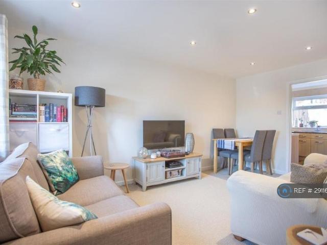 2 bedroom semi detached house to rent