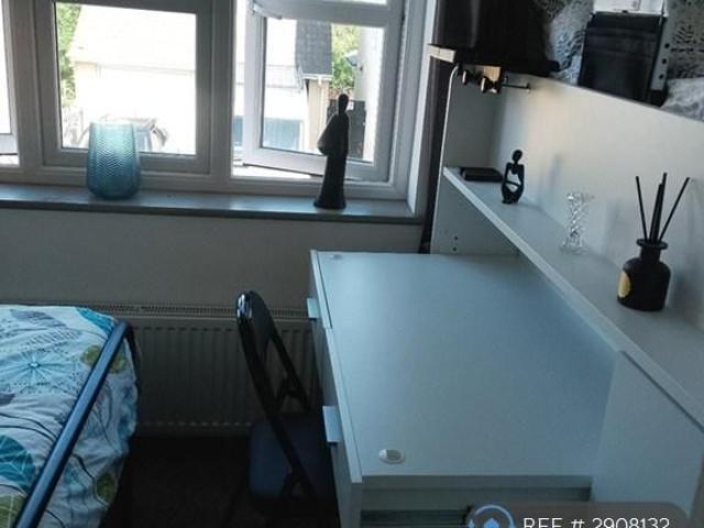 2 bedroom semi detached house to rent