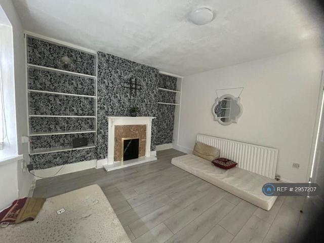 2 bedroom semi detached house to rent
