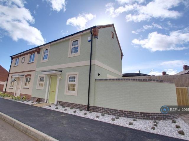 2 bedroom semi detached house to rent