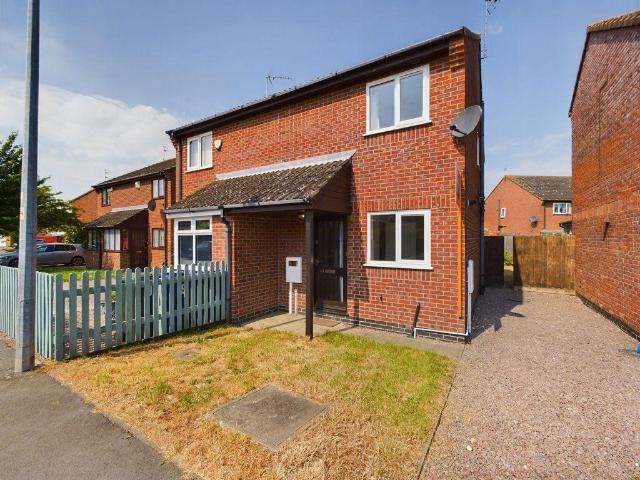 2 bedroom semi detached house to rent