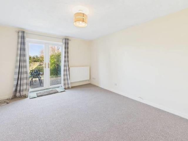 2 bedroom semi detached house to rent