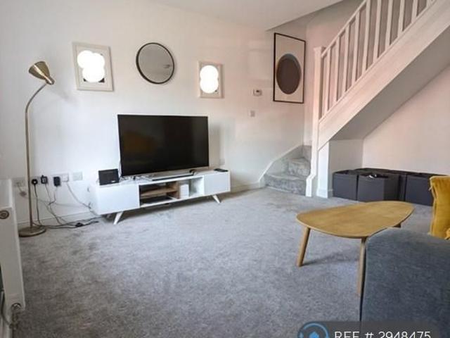 2 bedroom semi detached house to rent