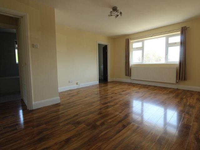 2 bedroom semi detached house to rent