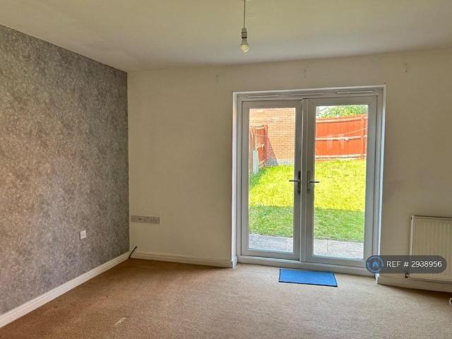 2 bedroom semi detached house to rent