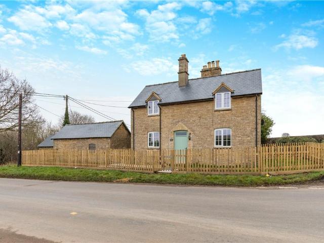 2 bedroom semi detached house to rent